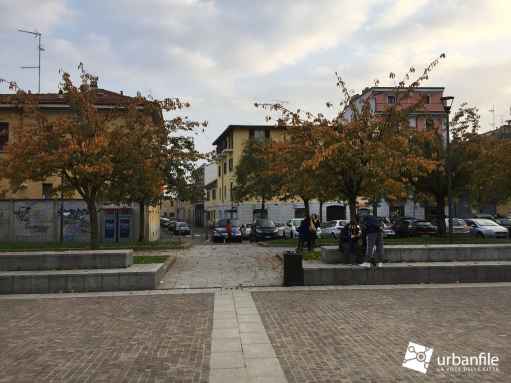 Milano | Baggio - Piazza Anita Garibaldi e il "Monàstee" - Urbanfile