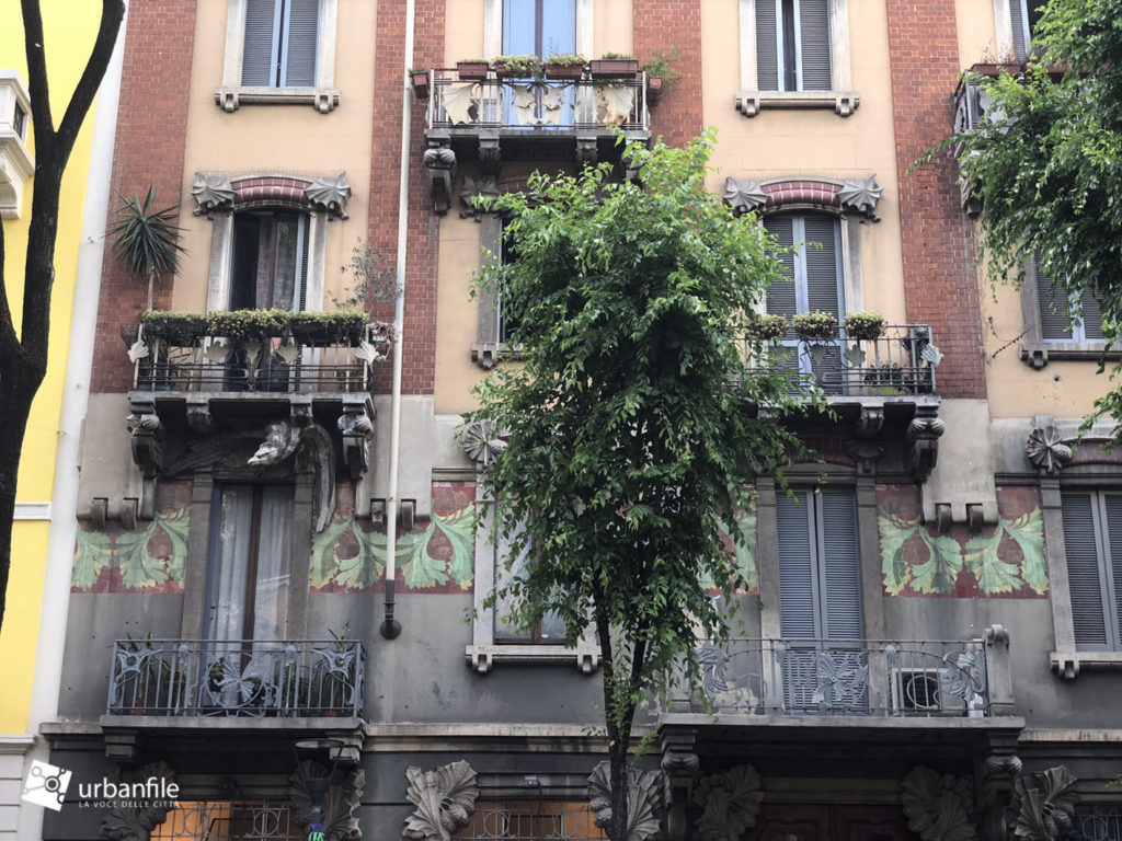 Milano | Porta Romana - Le aquile di via Crema 14, liberty esuberante ...