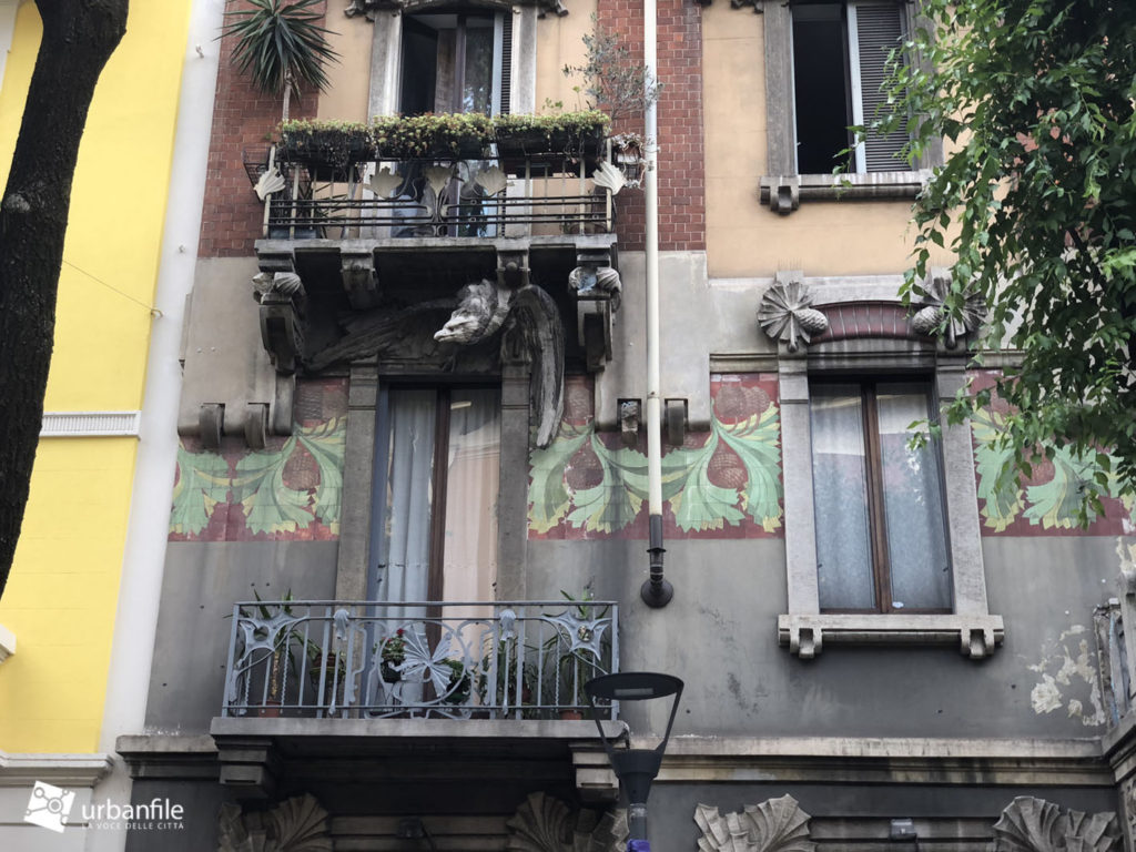 Milano | Porta Romana - Le aquile di via Crema 14, liberty esuberante ...