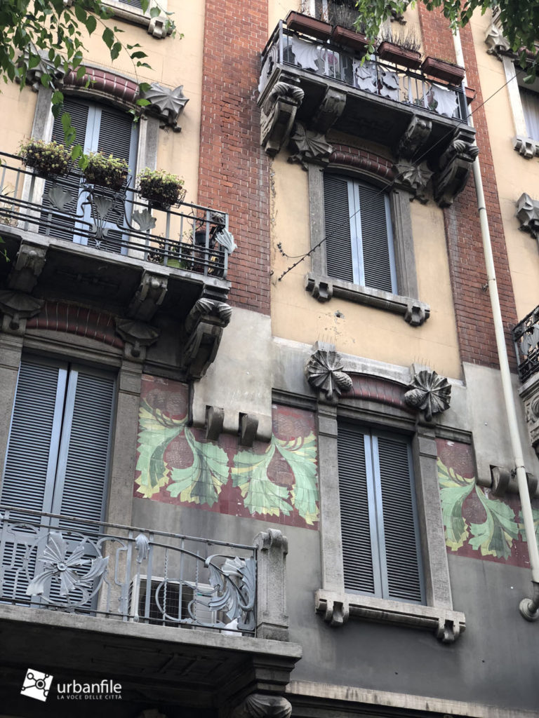 Milano | Porta Romana - Le aquile di via Crema 14, liberty esuberante ...