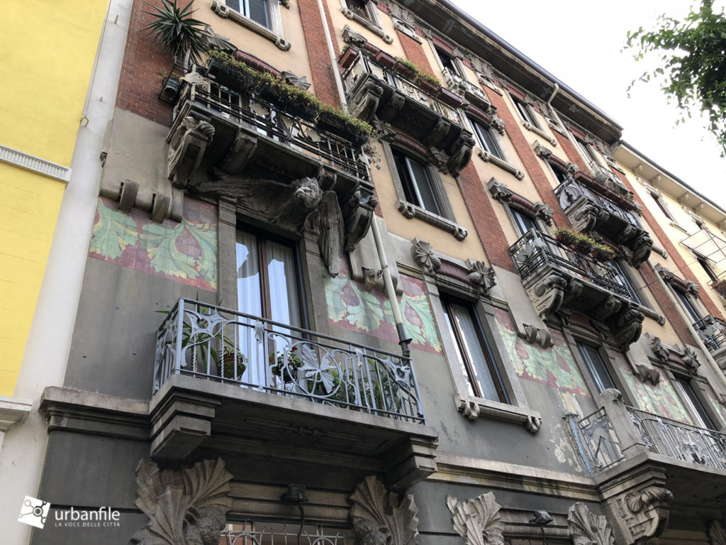 Milano | Porta Romana - Le aquile di via Crema 14, liberty esuberante ...
