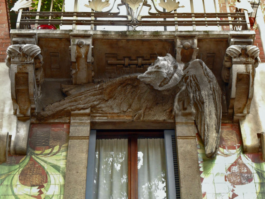 Milano | Porta Romana - Le aquile di via Crema 14, liberty esuberante ...