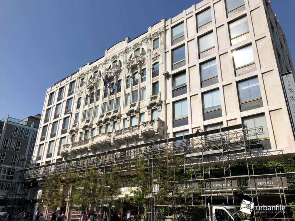 Milano | San Babila - Al via il restauro della facciata del palazzo ...