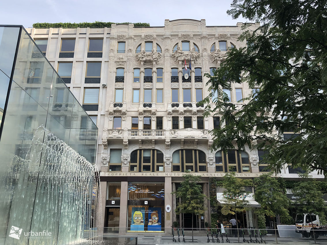 Milano | San Babila – La bella facciata liberty di Palazzo ex Trianon ...