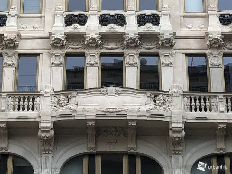 Milano | San Babila – La bella facciata liberty di Palazzo ex Trianon ...