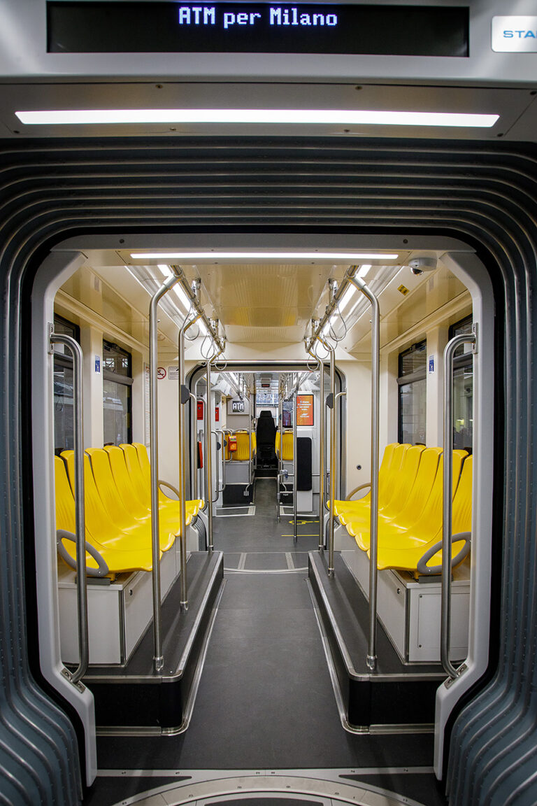Milano | Trasporti: da oggi i nuovi Tramlink sulle strade della città ...