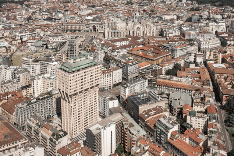 Milano | Centro Storico – La Torre Velasca torna a splendere: un’icona ...