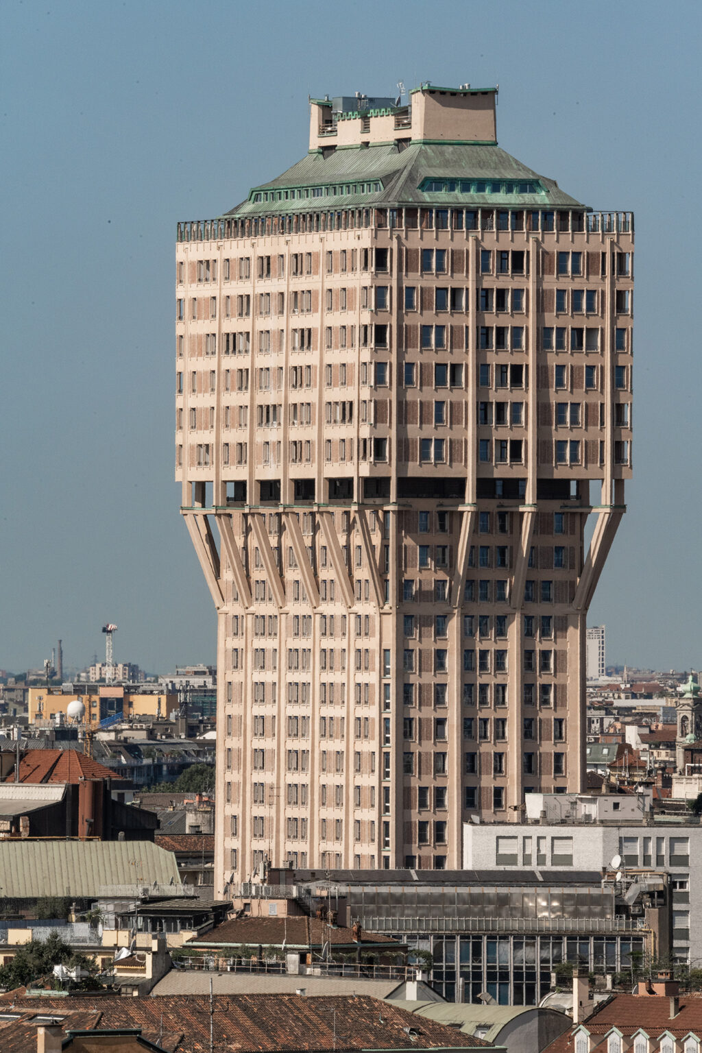 Milano | Centro Storico – La Torre Velasca torna a splendere: un’icona ...